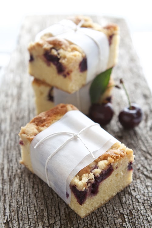 Gift Packaging Ideas Crumb Cake In Wax Paper gift-packaging-ideas-crumb-cake-in-wax-paper