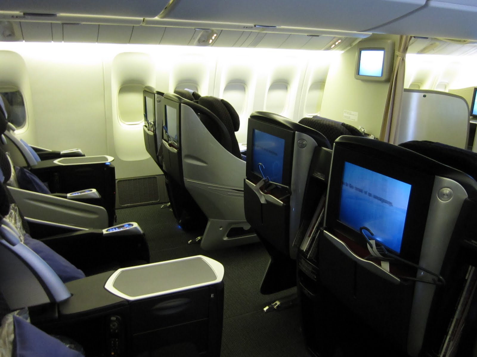 Travel Smart: [Airline Seats] Japan Airlines Executive Class Shell Flat ...