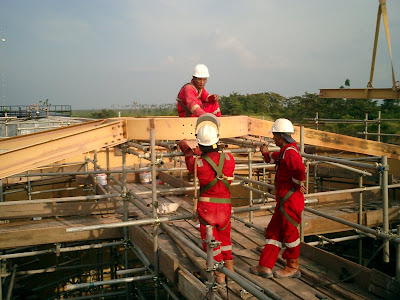 PT Cipta Mulia Semesta: Team CMS sedang Erection Rafter Tank T31 ...