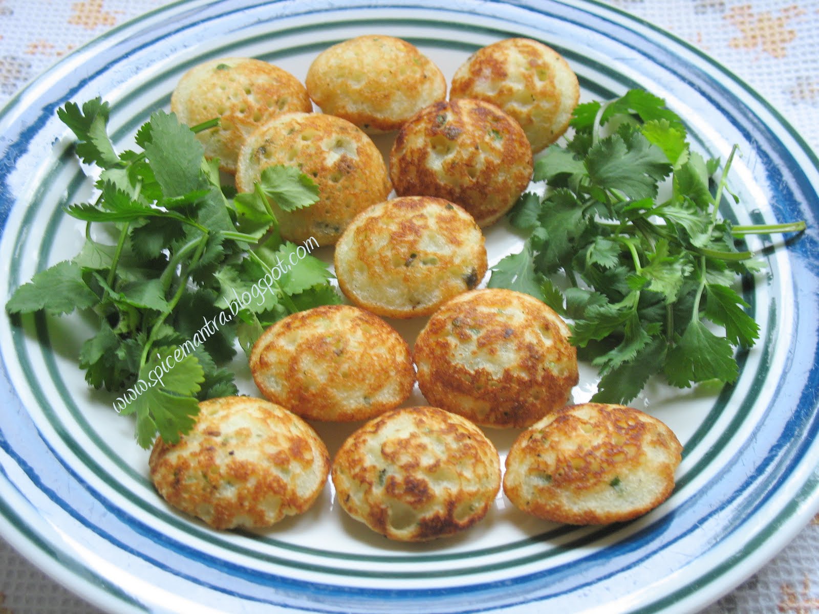 * Treat your tongue *: Something South Indian - Instant Sooji Appe