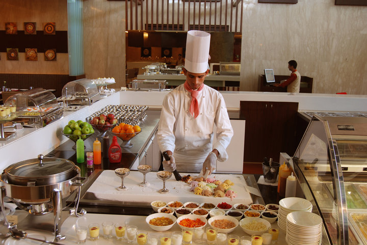 A run through the hotel:Deluxe Hotel in East Delhi/Sahibabad/Noida ...