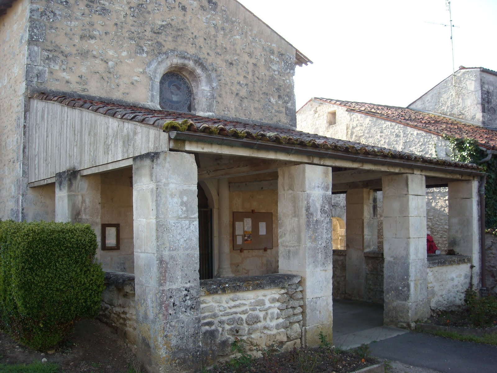 LES MILLE-PATTES DE SAINTONGE: BUSSAC-SUR-CHARENTE ET SAINT-VAIZE (25 ...