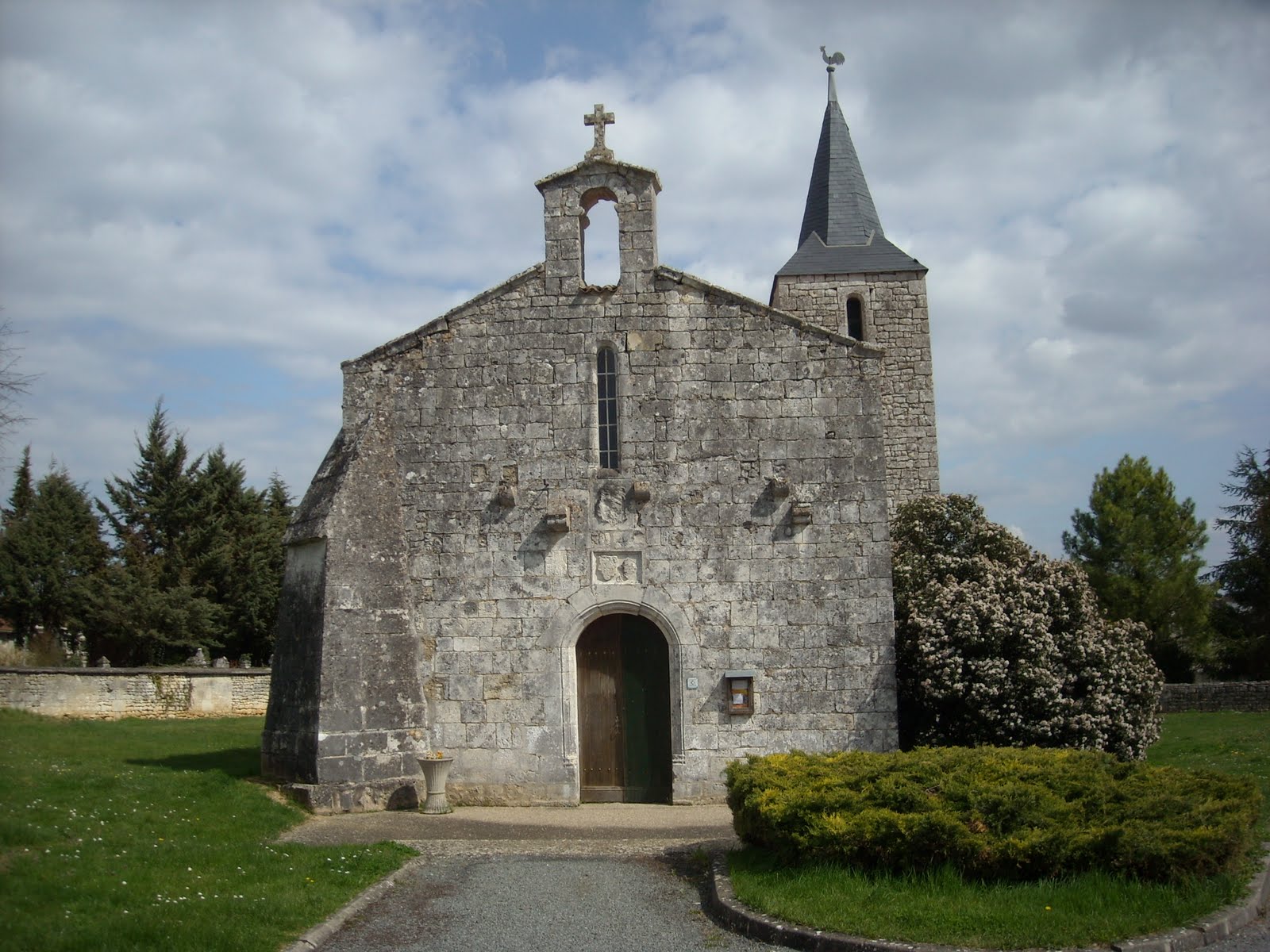 LES MILLE-PATTES DE SAINTONGE: BUSSAC-SUR-CHARENTE ET SAINT-VAIZE (25 ...