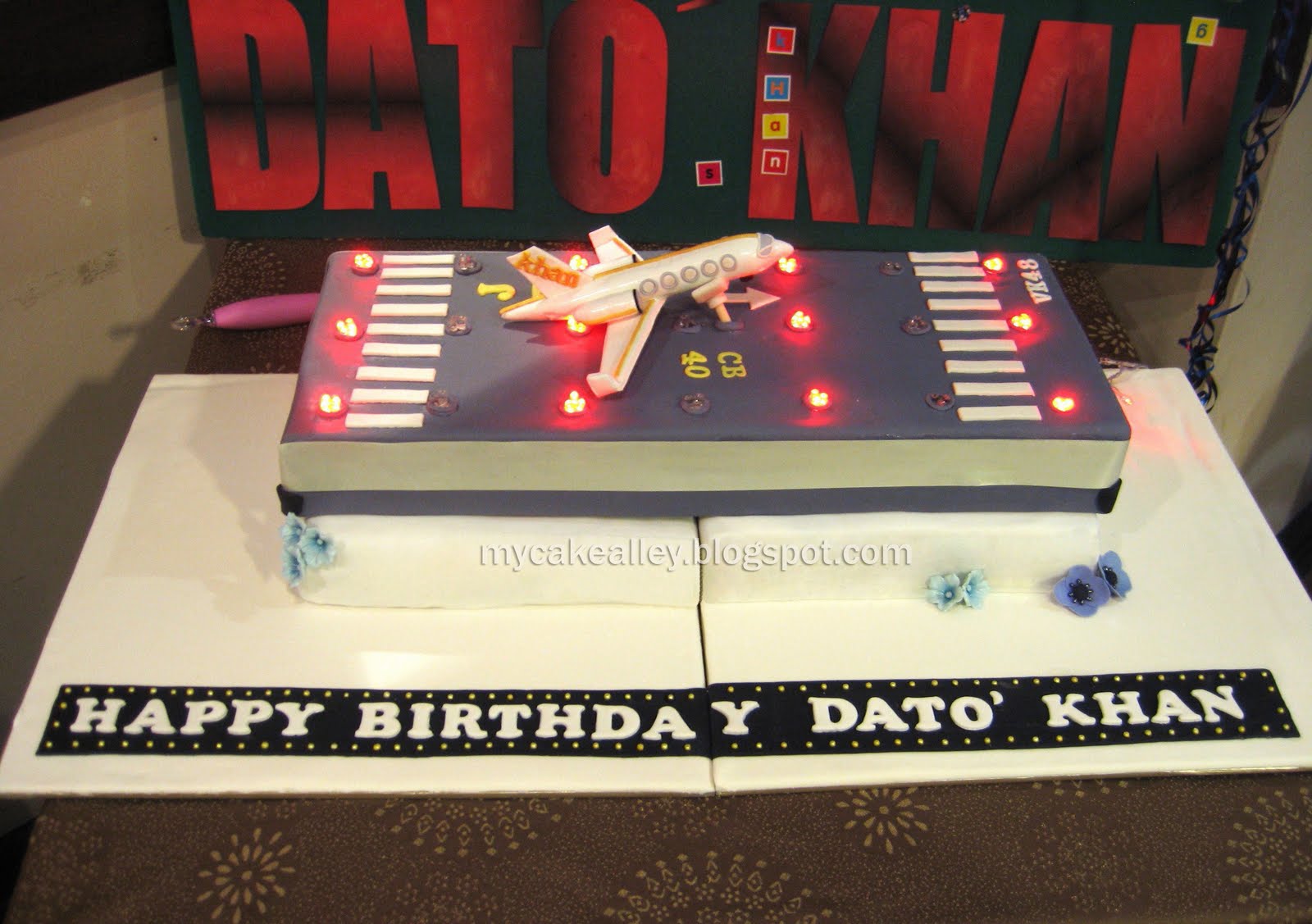 My Cake Alley: Private Jet on a Runway Cake