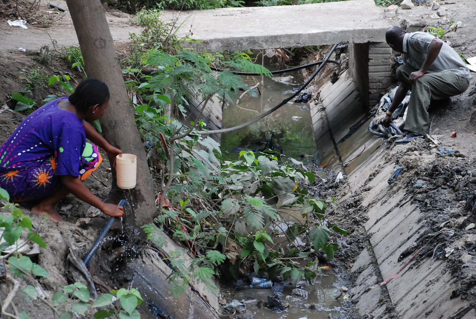 theNkoromo Blog: UPOTEVU WA MAJI YA DAWASCO HUCHANGIWA NA TAABIA HII