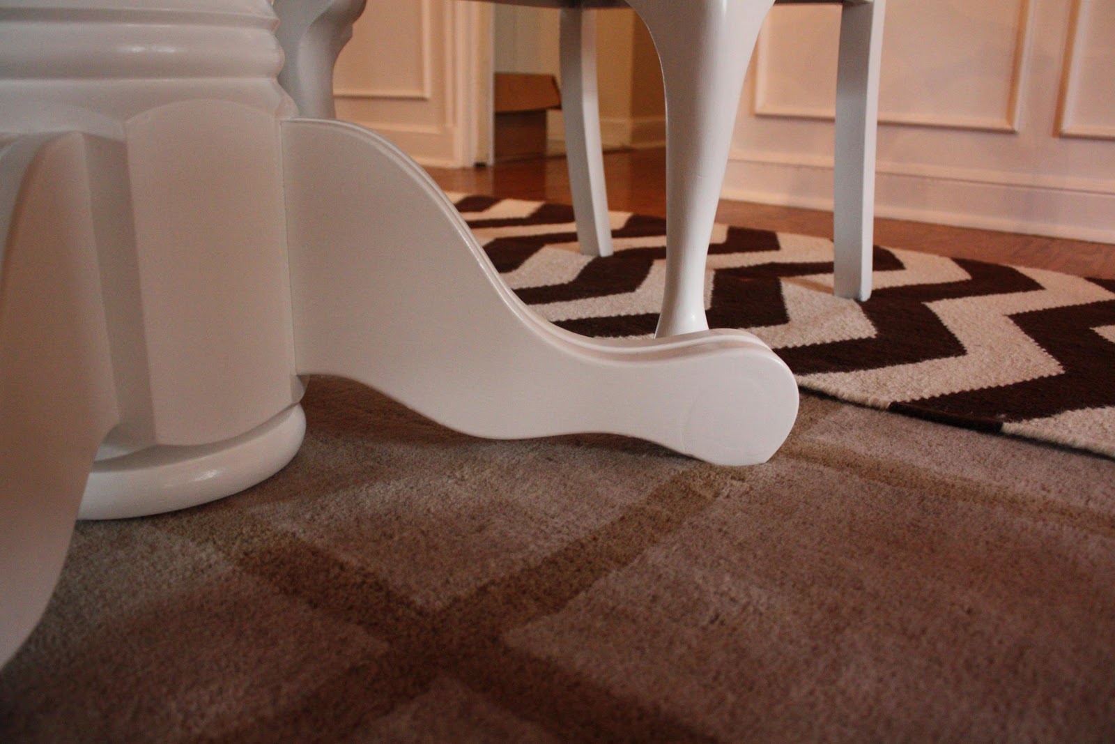 Russet Street Reno: Shiny happy table