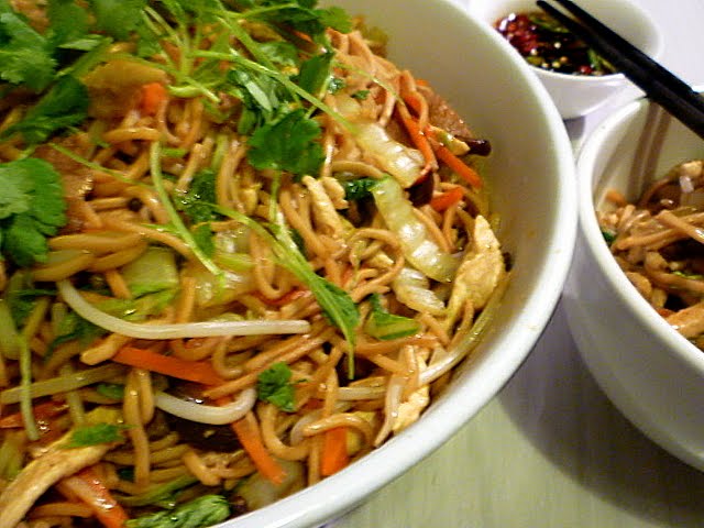 3 hungry tummies: Braised Yi fu Noodles 燜伊府麵