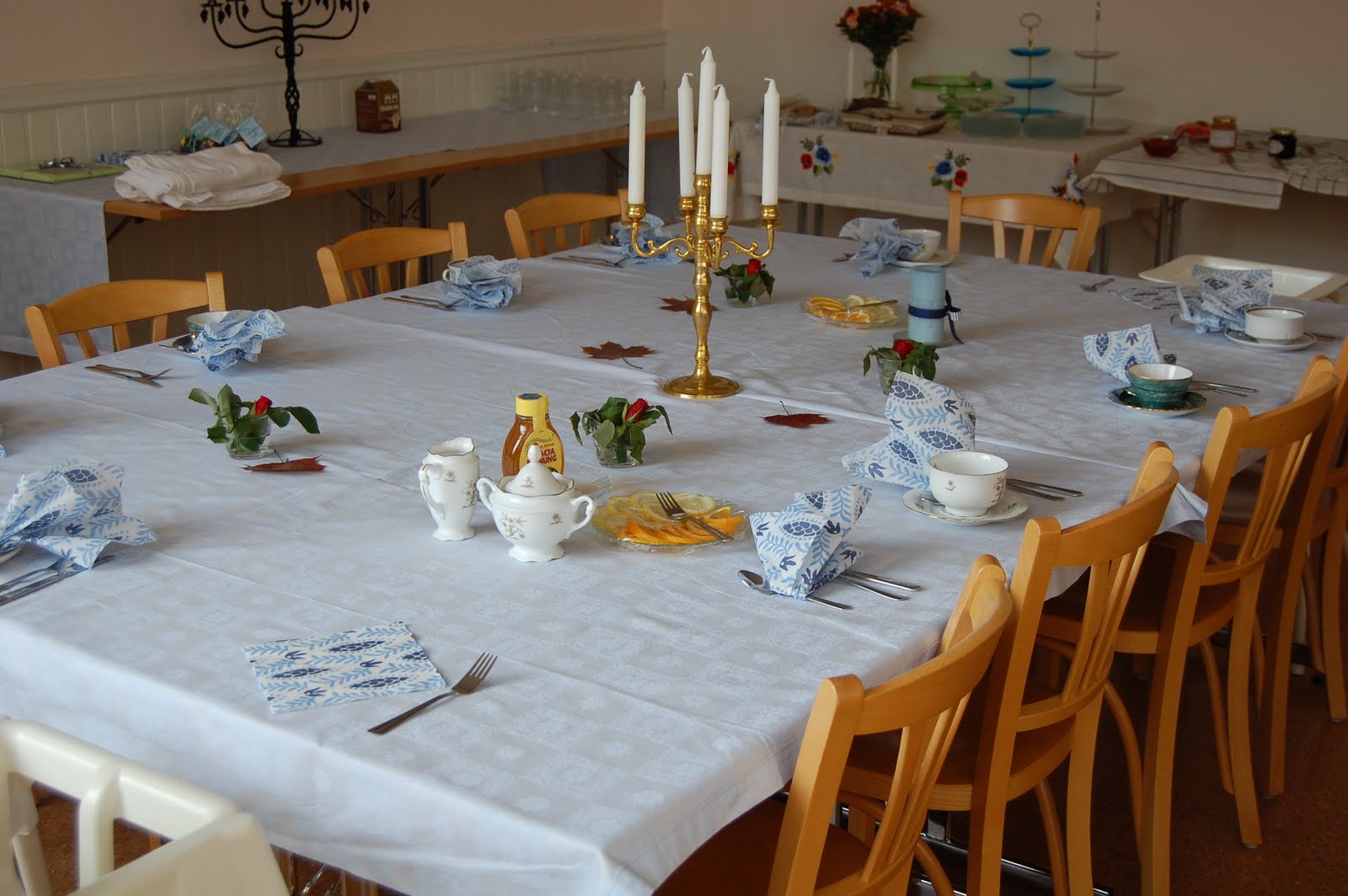 Frostrosor: Dopdukning Afternoon Tea