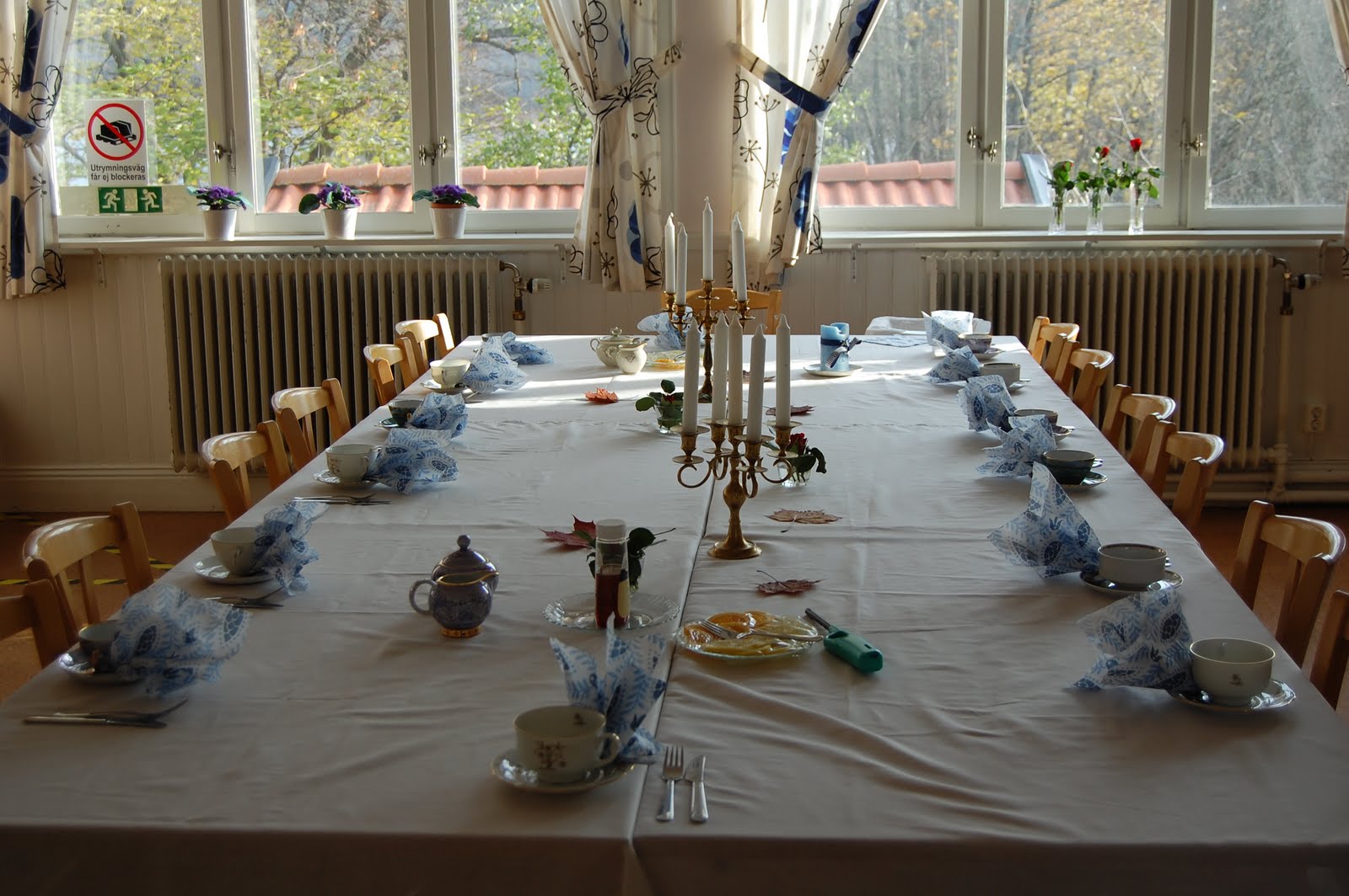 Frostrosor: Dopdukning Afternoon Tea