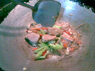 Thai Food Delicious :: Thai Recipe : How to make "Pat Kaprow" (Stir ...