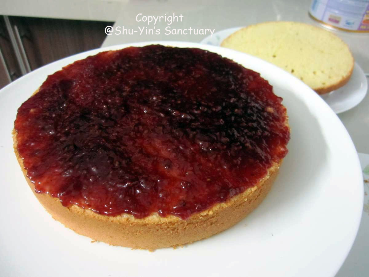 Shu-Yin's Sanctuary: Yellow Cake with Raspberry Jam Filling