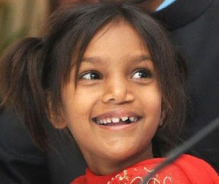 Prelude to the Oscars/Academy Awards: Smile Pinky