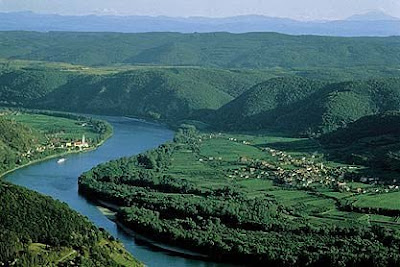 Danube River AUSTRIA/ BULGARIA/ CROATIA/ GERMANY/ HUNGARY/ MOLDOVA ...