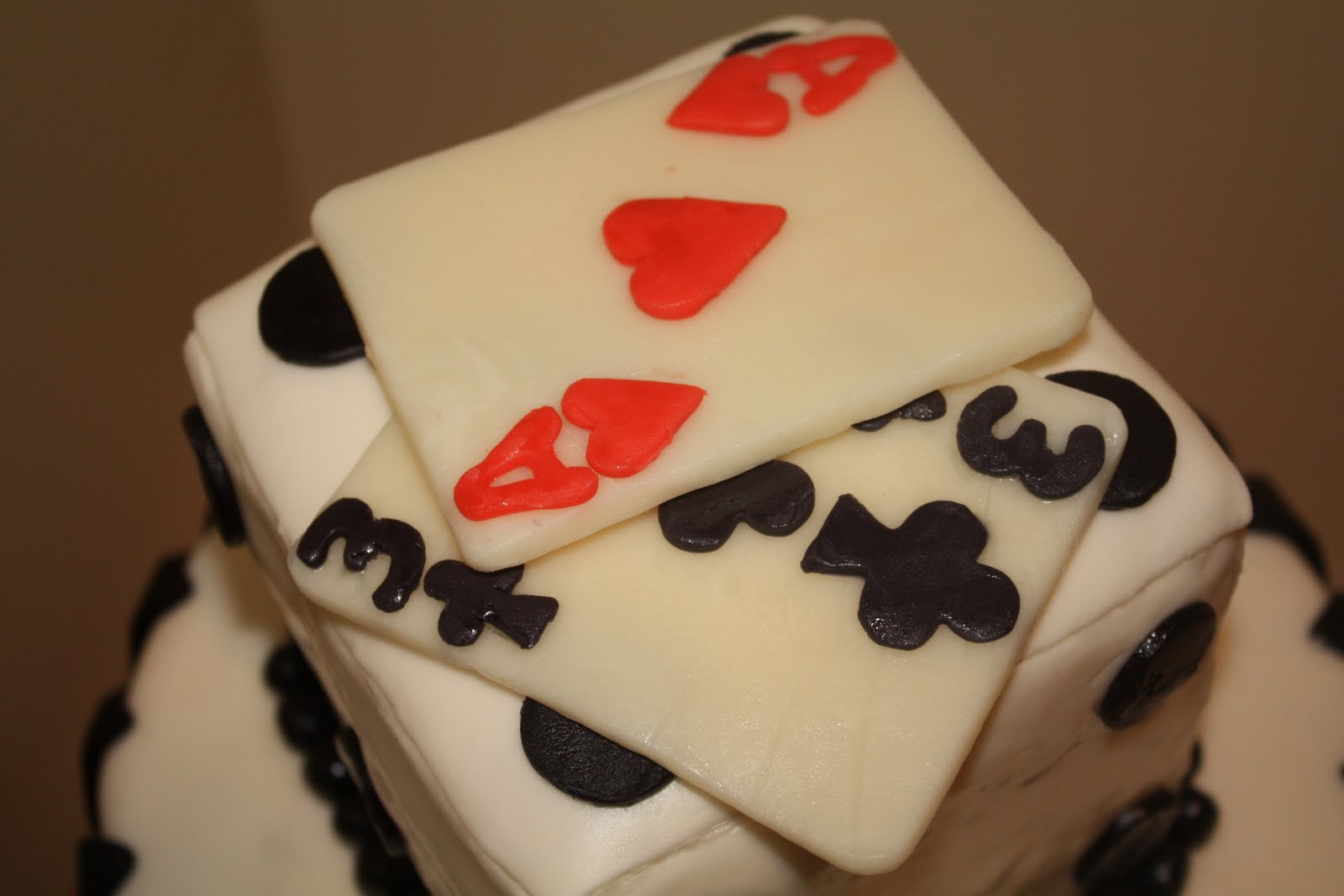 Two Sweet Bakery: Fondant covered Vegas themed wedding cake: playing ...