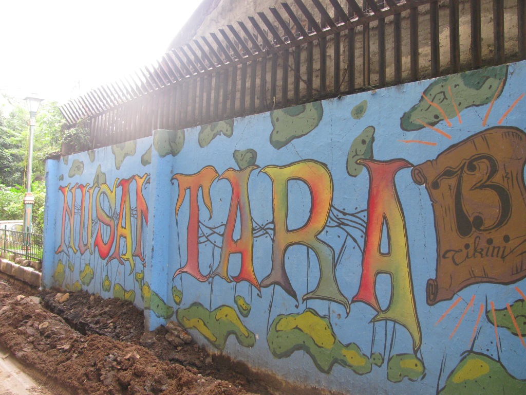 Me + I.N.D.O.N.E.S.I.A + Glasses = Fabolous: Gravity Tembok ala I.N.D.O ...