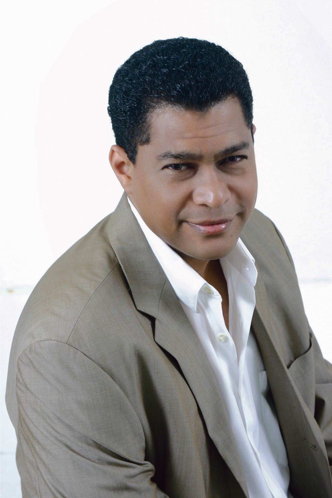 Metido Al Medio Cristiano: Raphy Colón: La perseverancia en la música ...