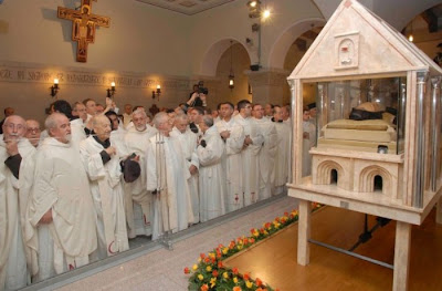 suraj-gallery: St. Padre Pio - Incorrupt Body now on Display