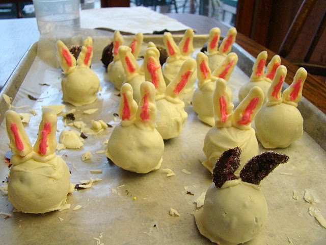 Krista's Kitchen: Easter Bunny Oreo Truffles