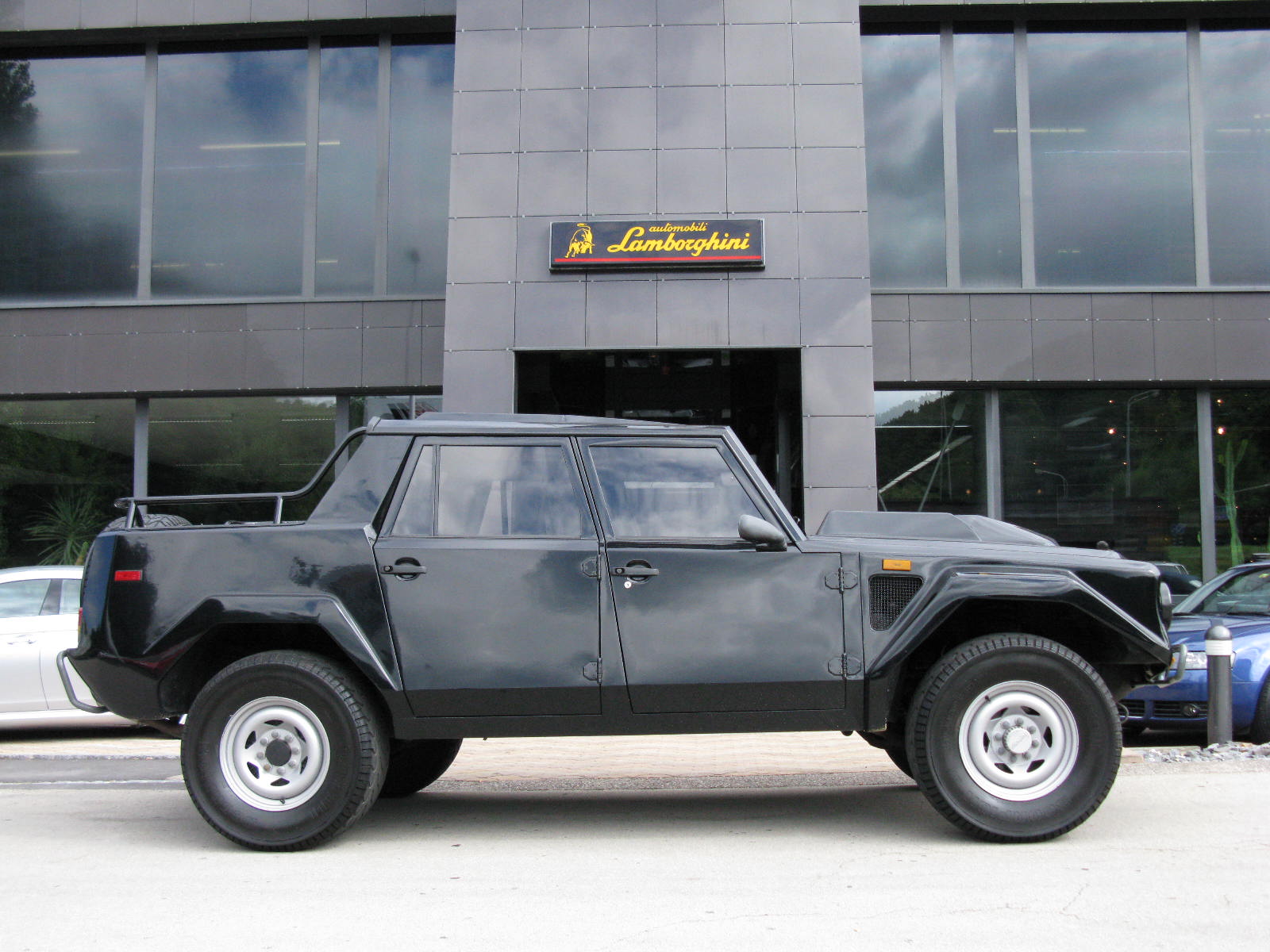 Autocoach Vintage News: Lamborghini LM002