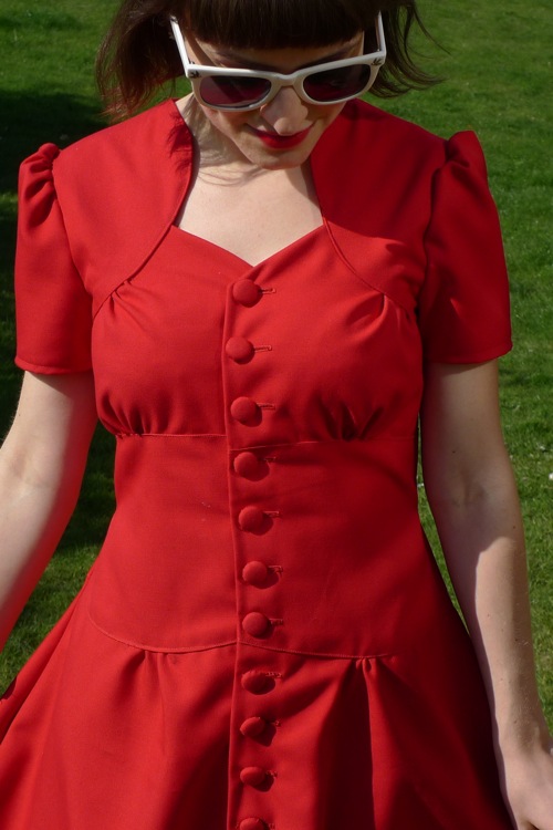 Tilly and the Buttons: Hollywood starlet dress