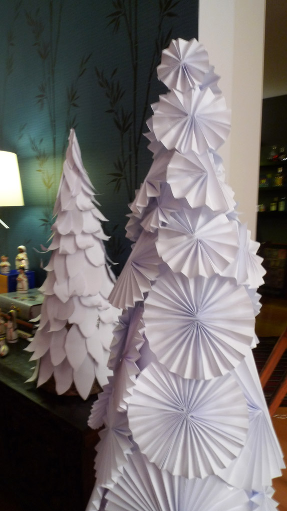 seen by maya: >paper christmas tree