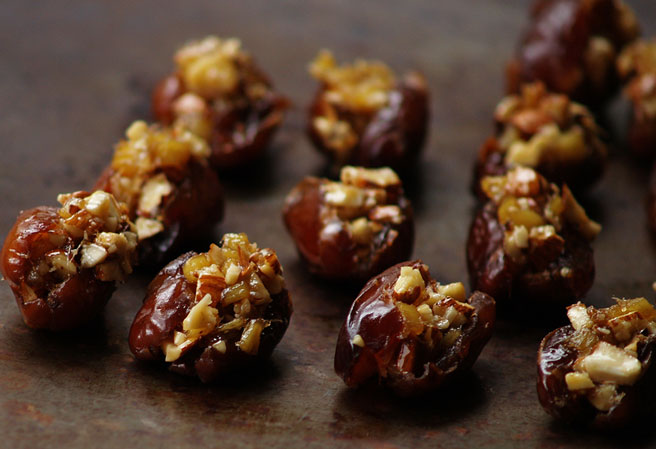 Aubergine, Sweet and Green: Datulje punjene đumbirom i bademima