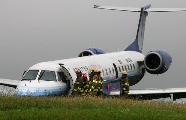The AirSafe.com News: United Express Flight Crash in Ottawa Injures Three
