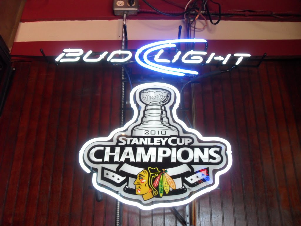 Peoria Bar Review: Hoops Pub and Pizza