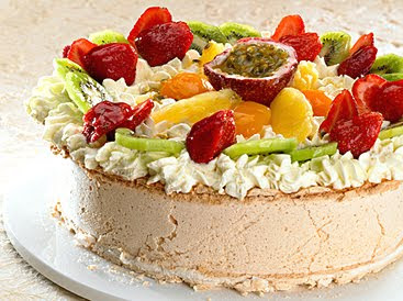 Rosemarie & Thyme: La Pavlova - Pavlova Birthday Cake