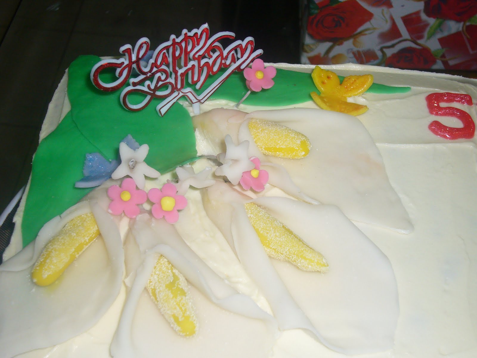 SIMPLY DELICIOUS CAKES: Fondant Lilly Birthday Cake