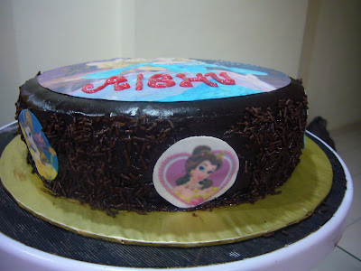 SIMPLY DELICIOUS CAKES: Disney Princess Chocolate Cake