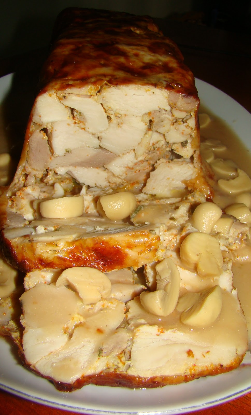 Cantinho Gastronômico: Chester Enformado ao Molho de Frango Amadeirado