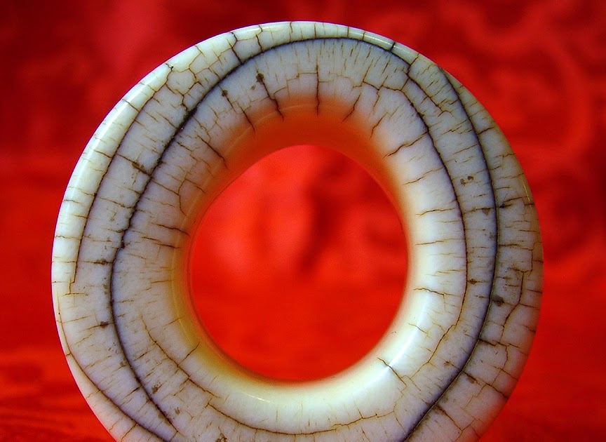 Tibetan dZi and other Himalayan Beads: Antique Ivory Ring