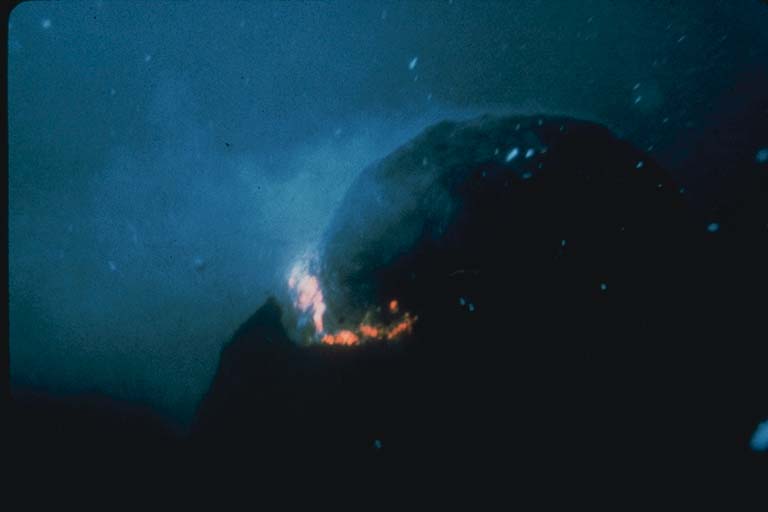 Apa Yang Bisa Kuberikan Untuk Agamaku ?: Api di Dasar Laut Hawaii