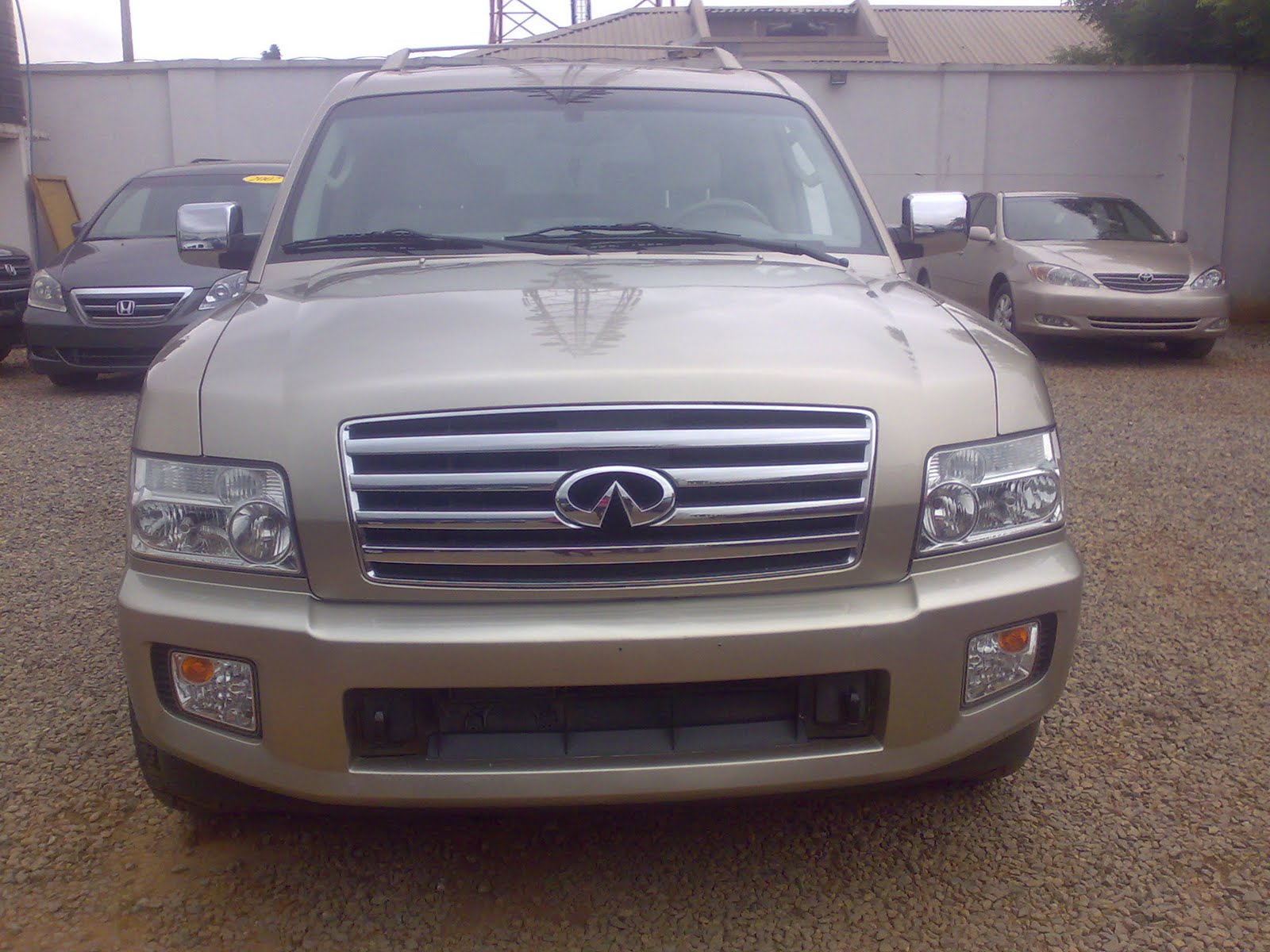 africar international limited: INFINITY QX56 2005 WITH DVD