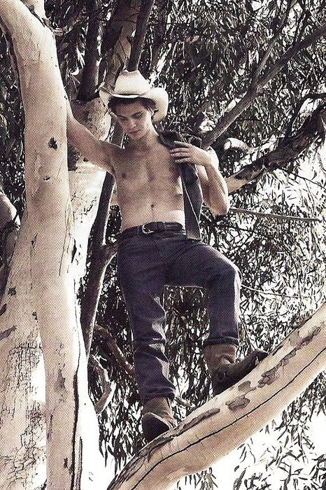 Luke Grimes Brothers And Sisters