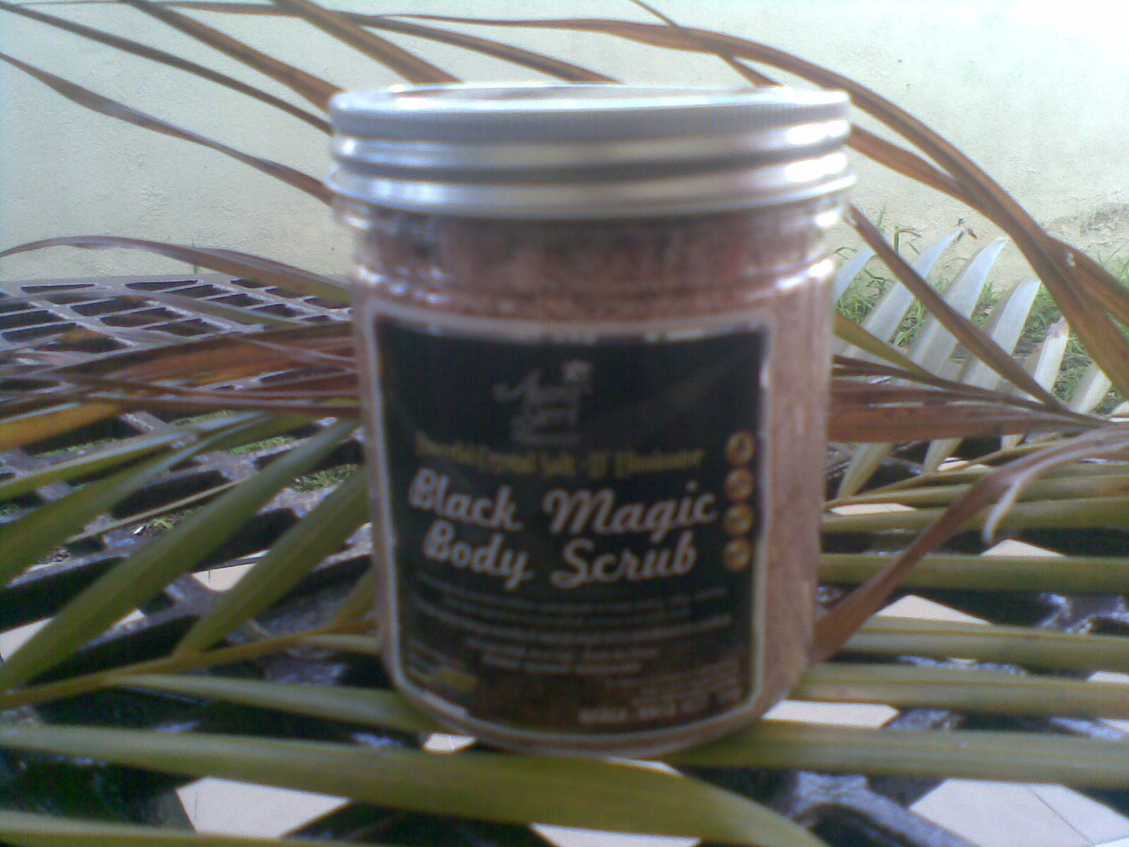 KETERANGAN PRODUK AURA SERI: BLACK MAGIC BODY SCRUB