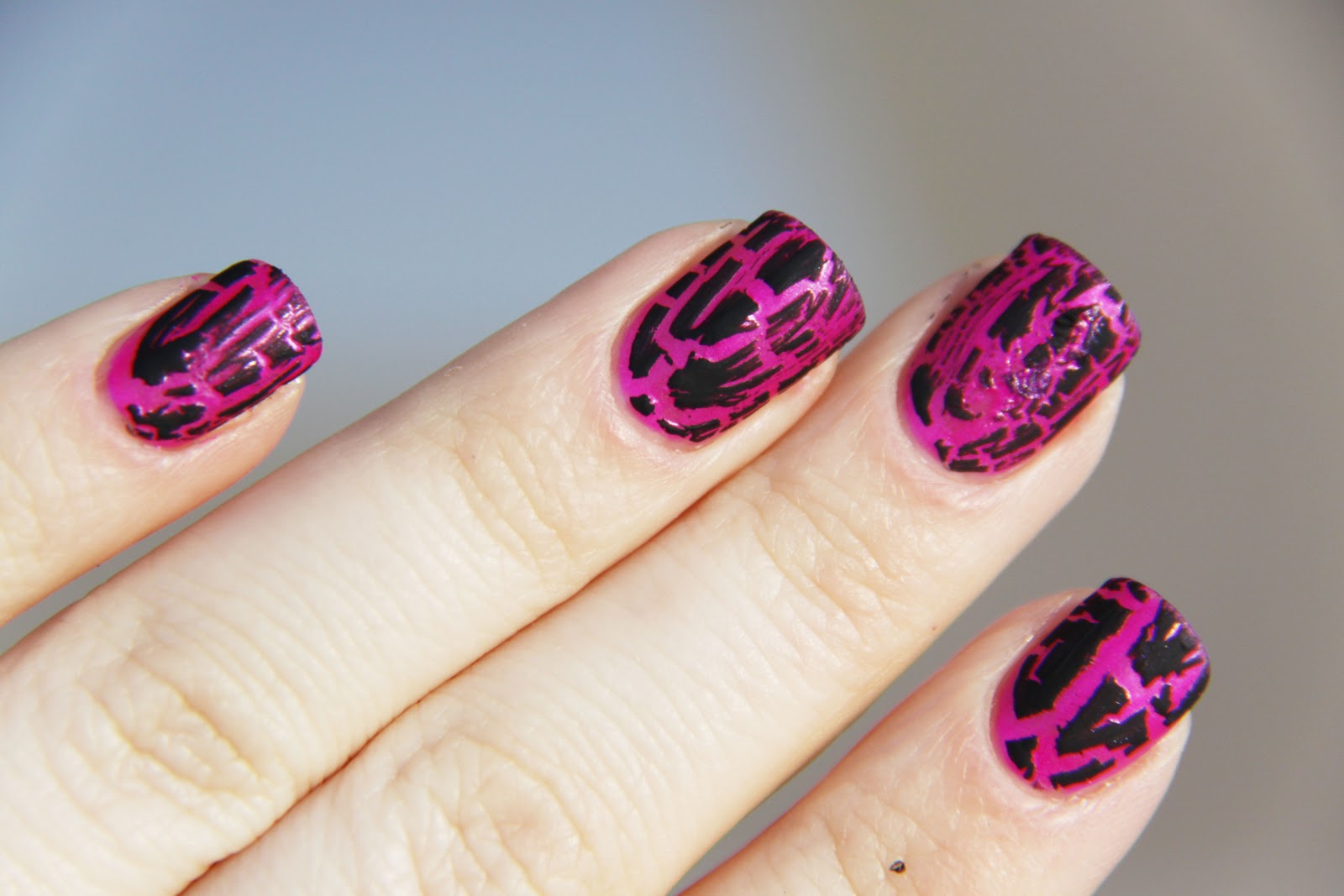 Nails by Catharina: Playing with Black shatter