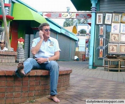 Traveling around the City in Barefoot (22 pics)