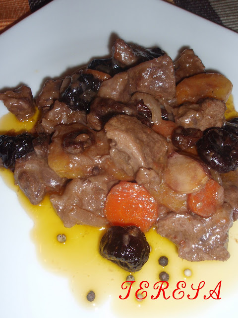 TOT ES ART: 23-TERNERA RUSTIDA CON CIRUELAS***