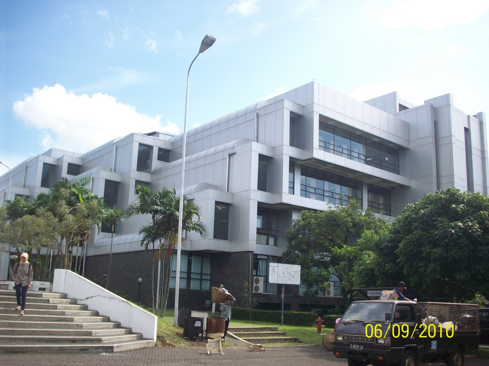 Art . SketsA Desi9n: Kampus ITB