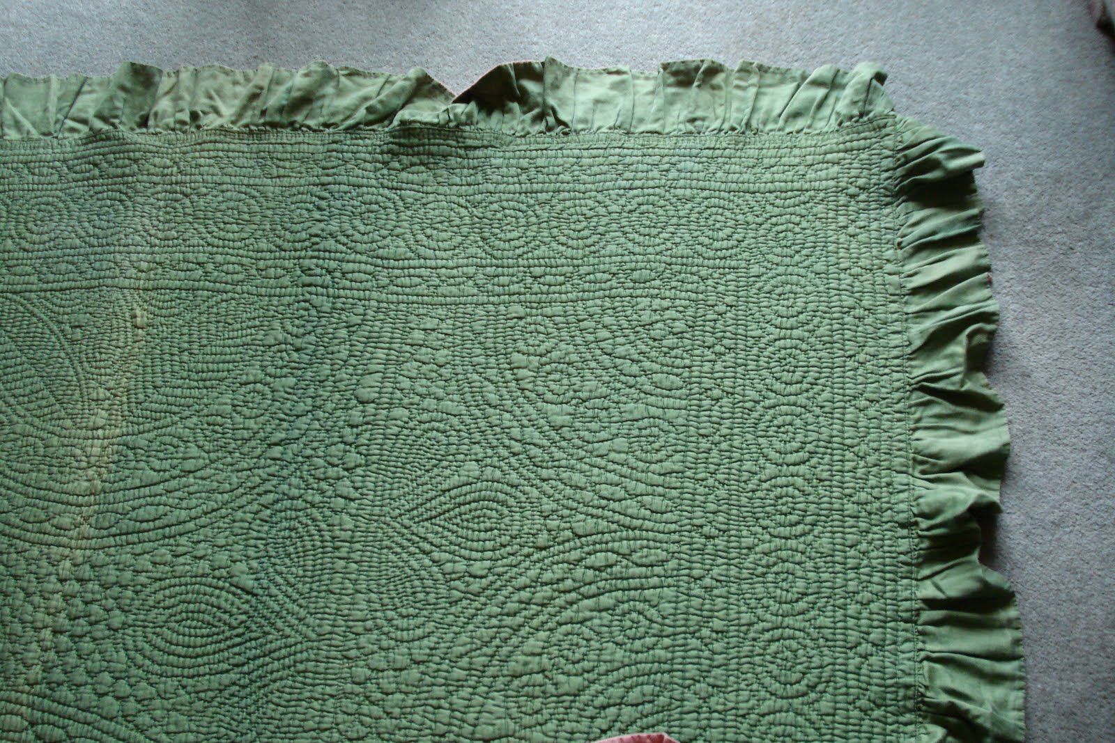 Welsh Quilts: Welsh Green and Pink Quilt with Frill