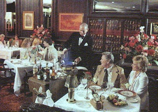 ALIMENTOS Y BEBIDAS: SERVICIO RUSO