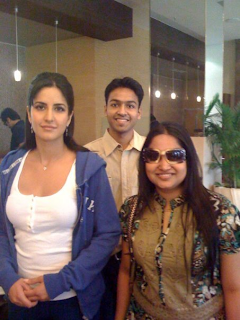 katrina kaif - Wallpapers and Videos: Katrina Kaif with fans