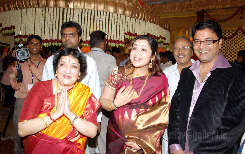 Soundarya Marriage Photos Telugu - JungleKey.in Image