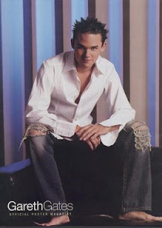 Male Beauty Exposed: British Singer Gareth Gates Barefoot