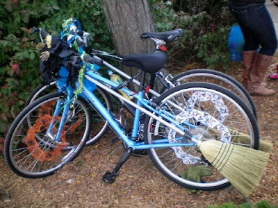 the beat bike blog: Bikes Outside: My Other Bike is a Broom