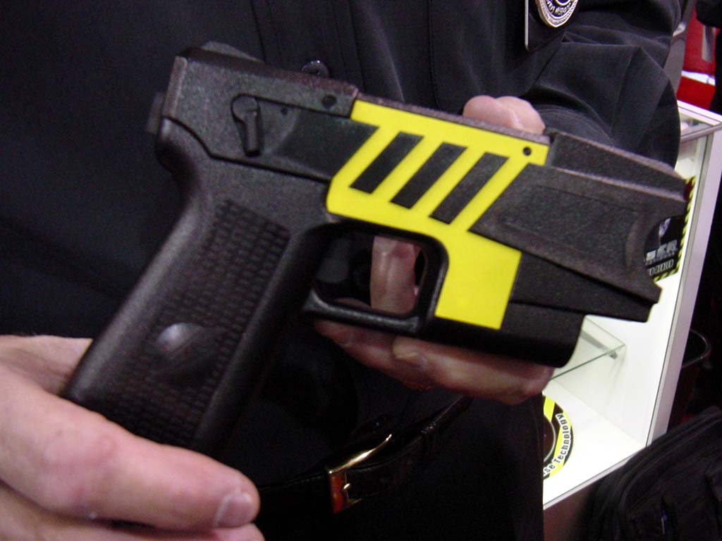 Ίχνος: Ήρθε και το κινητό - taser