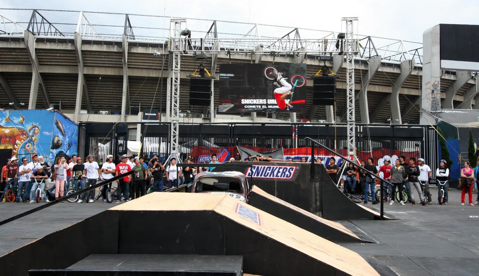 Snickers Urbania 2010 | TEKILA SHOTS