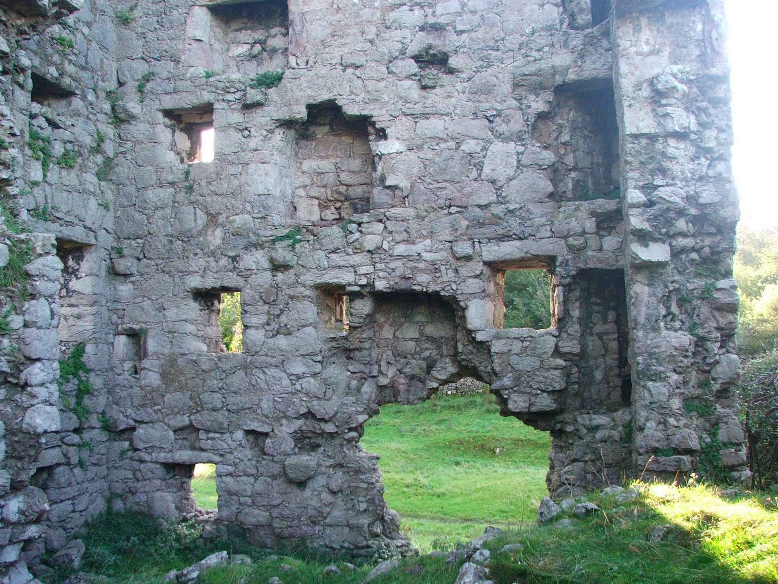 The castles, towers and fortified buildings of Cumbria: Arnside Tower ...